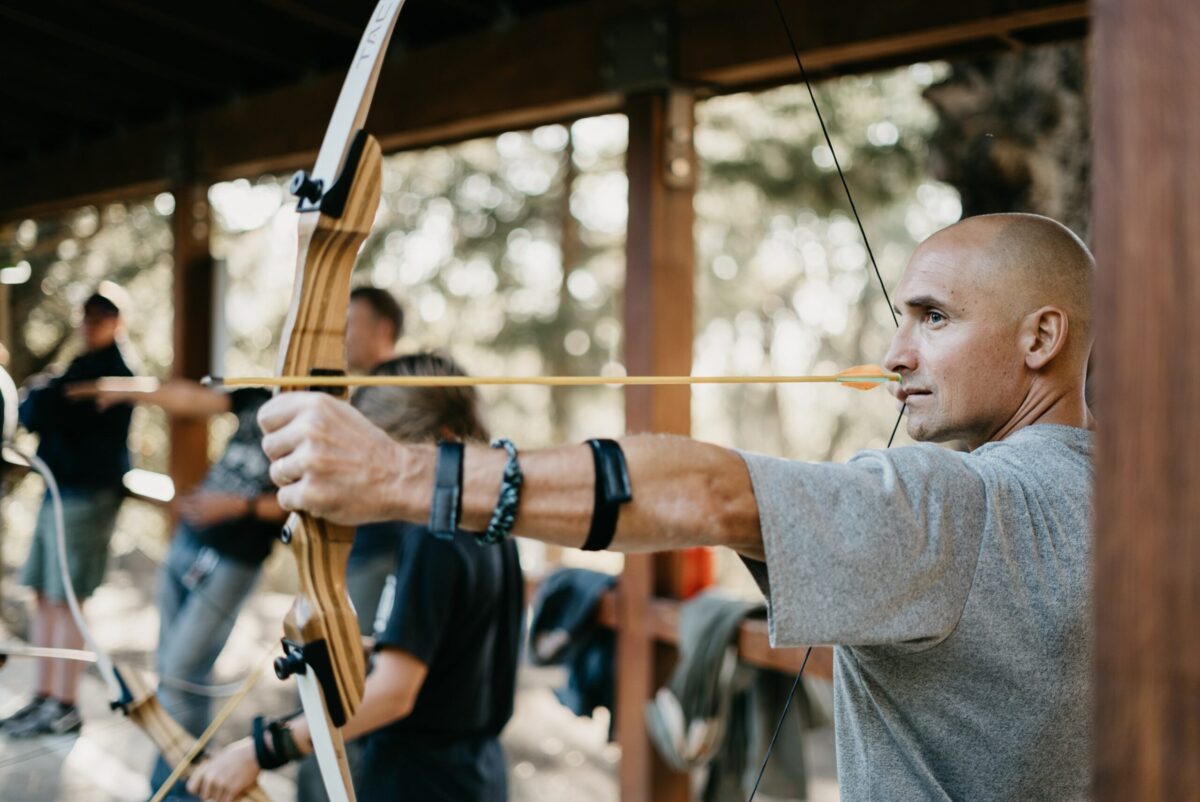 Recurve vs. Longbow: Choosing the Right Bow for You